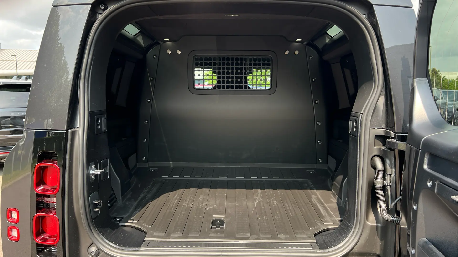 Land Rover Defender 3.0 D250 Hard Top X-Dynamic SE [3 Seat] Diesel ...
